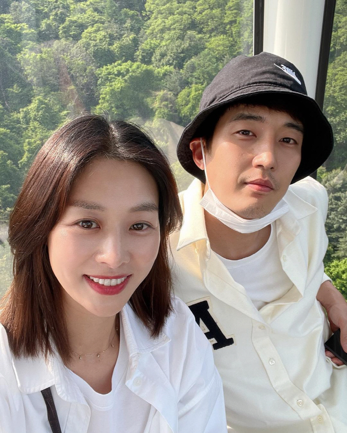 강경준♥장신영 선남선녀 부부 아니랄까 봐…자연광에 더 빛나네