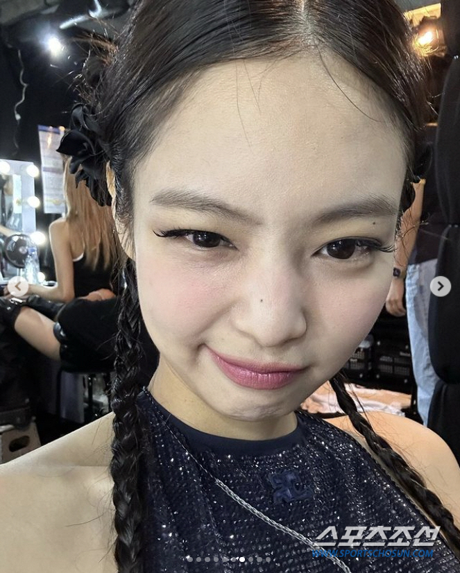 [종합]제니 연기 데뷔작 디 아이돌 소프트코어 포르노 칸에서 공개됐는데…제니 분량은 특별 출연 수준